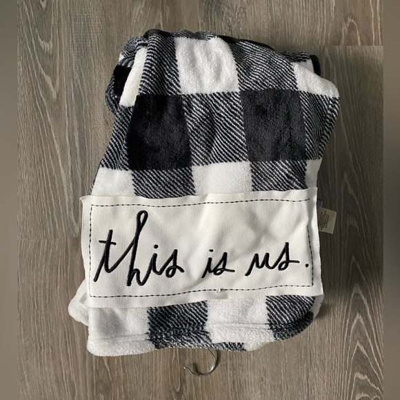 Rae Dunn | Bedding | Rae Dunn Oversized Plush Throw This Is Us Patch ...